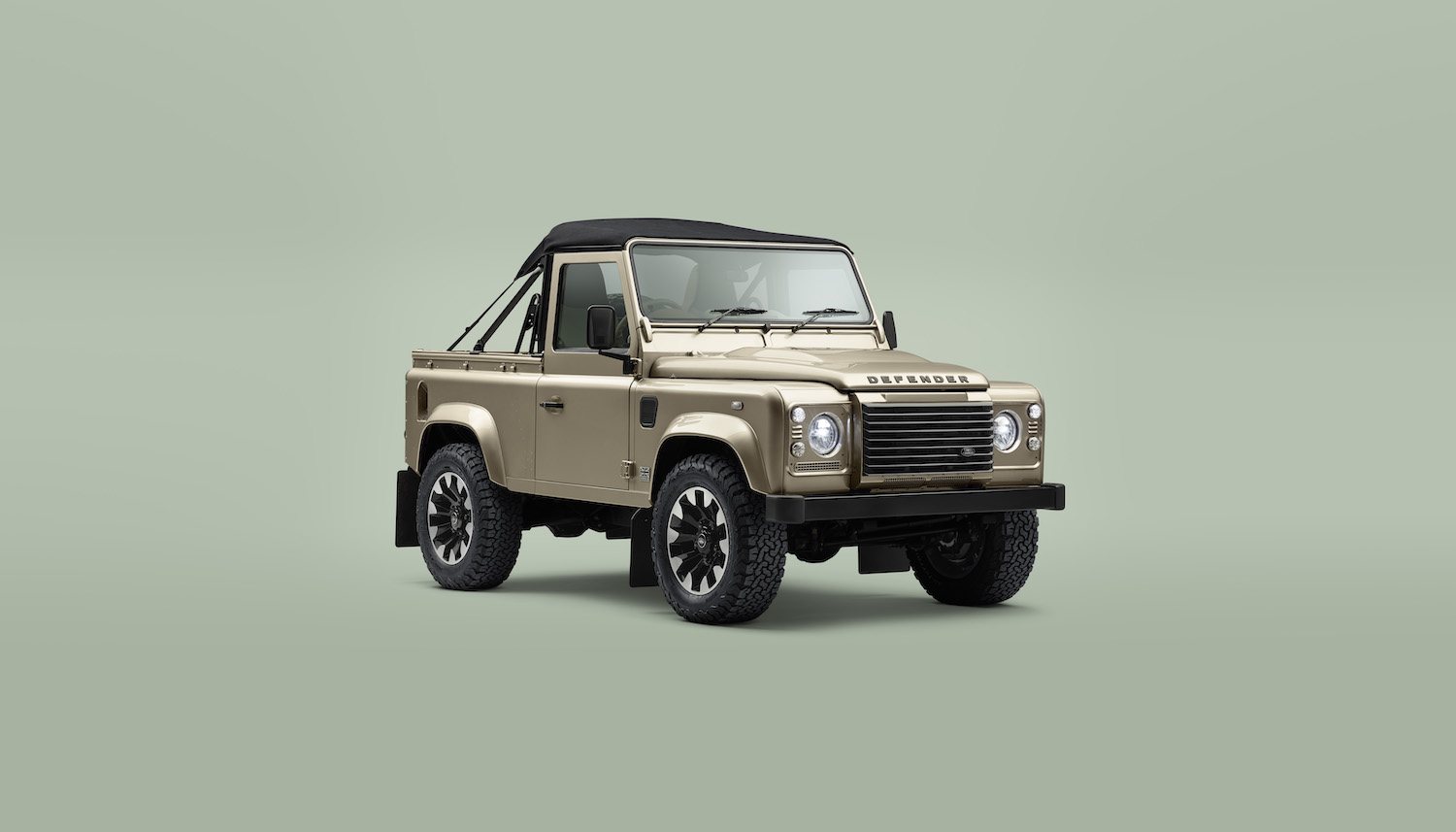 Return of an icon: Land Rover Classic launches Classic Defender V8 Soft ...