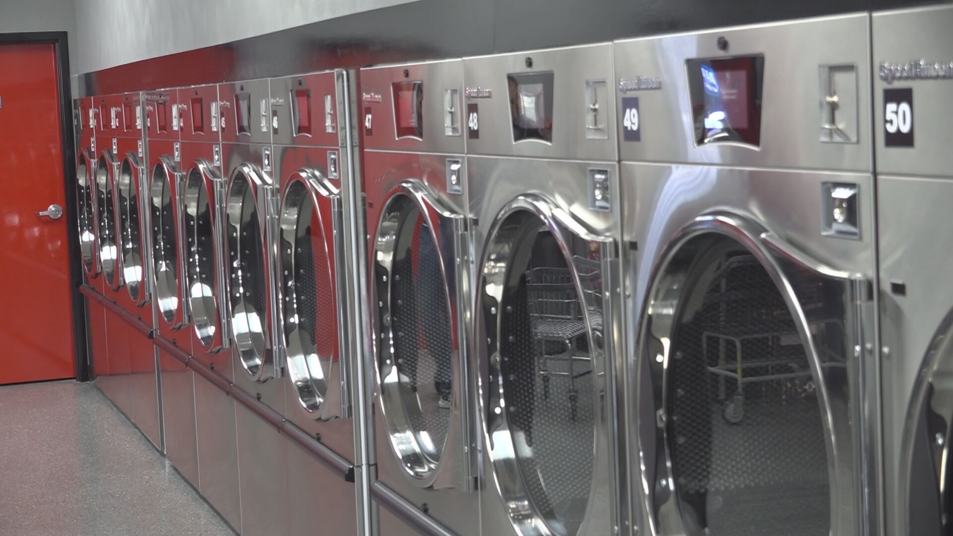Free laundry program opens new location for seniors and students