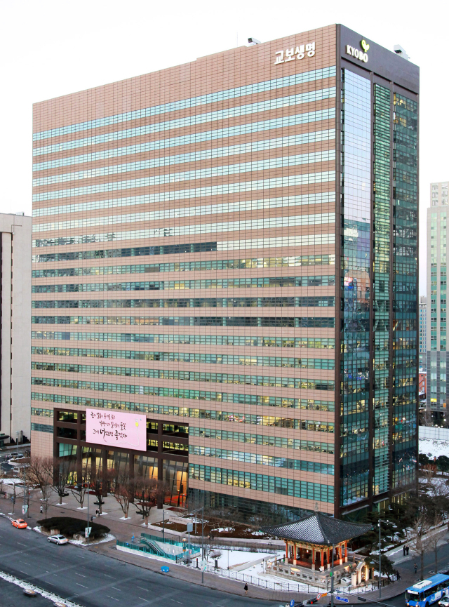 교보생명, SBI홀딩스에 배당 70% 지급…인수가 할인 조건[시그널]