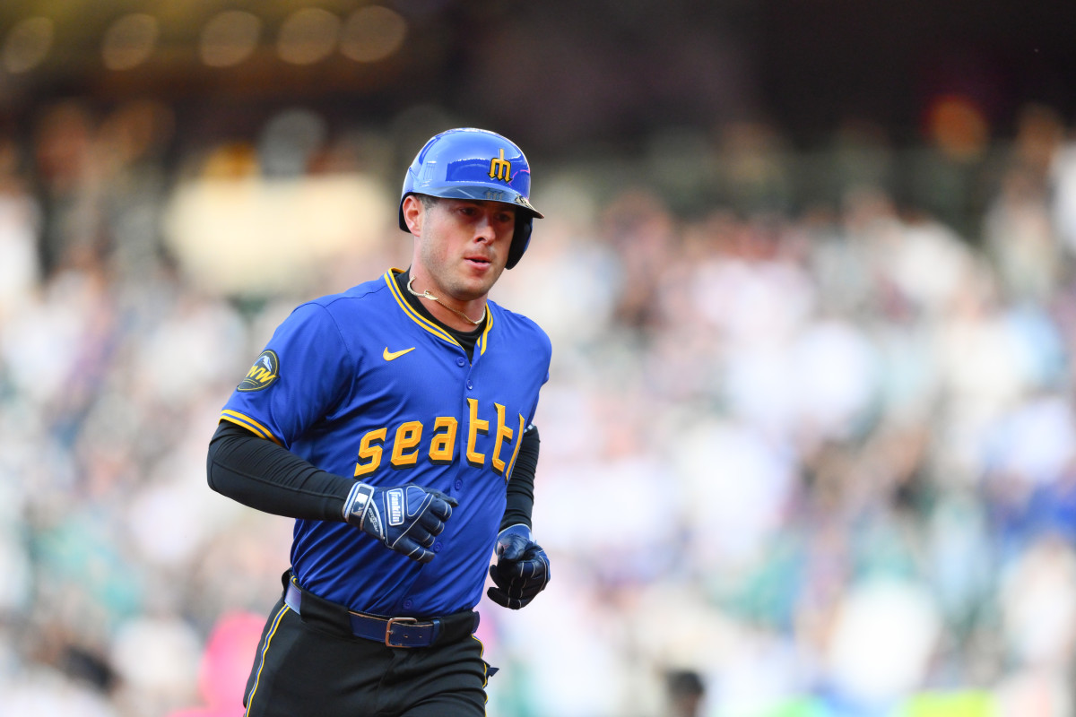 Seattle Mariners Place Dylan Moore on Injured List With Hip Inflammation