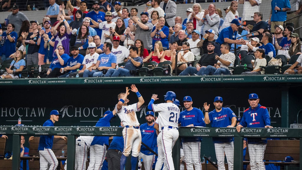 Jacob deGrom shines in Rangers' 15-2 victory over Athletics