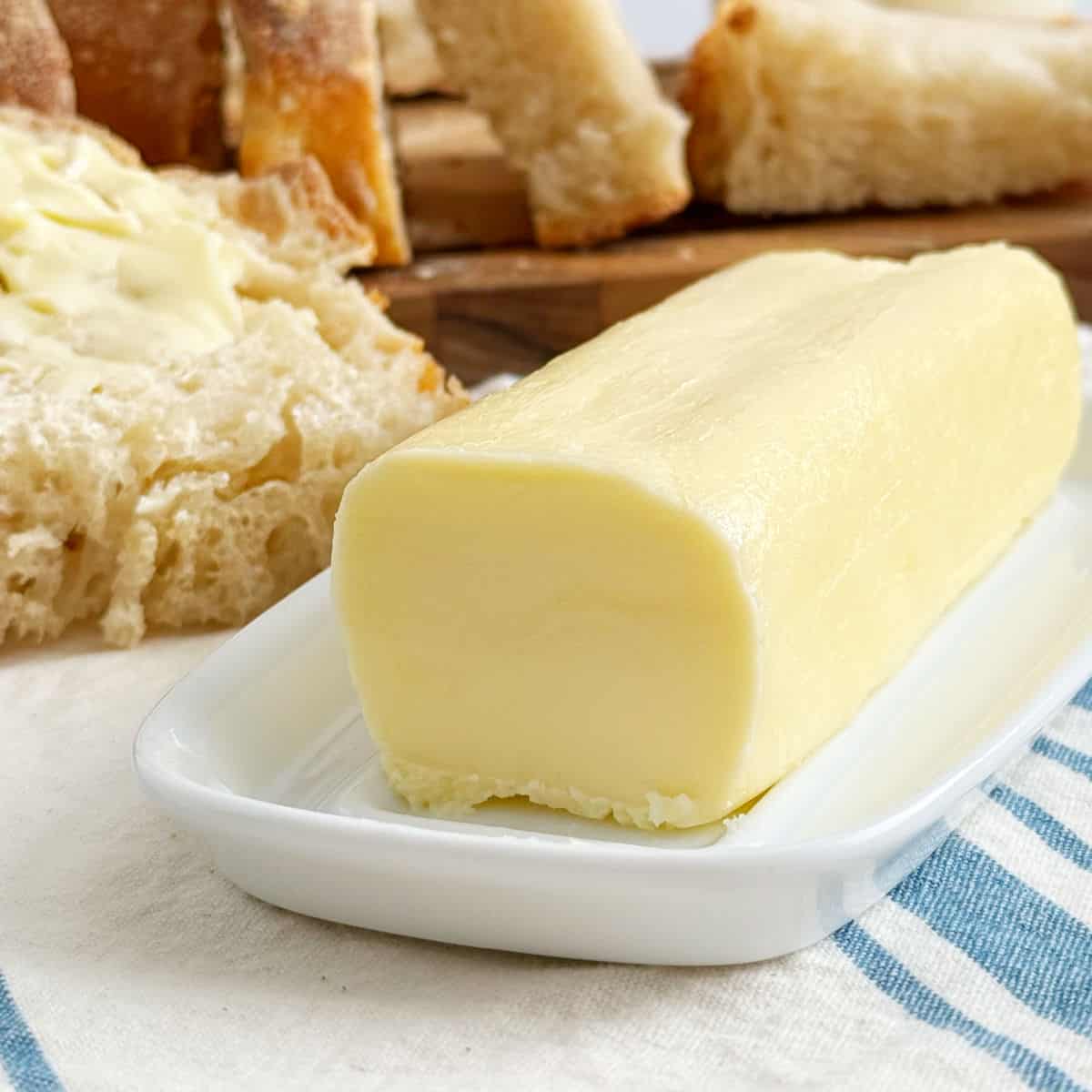 How to Make Homemade Butter (2 Ingredients)