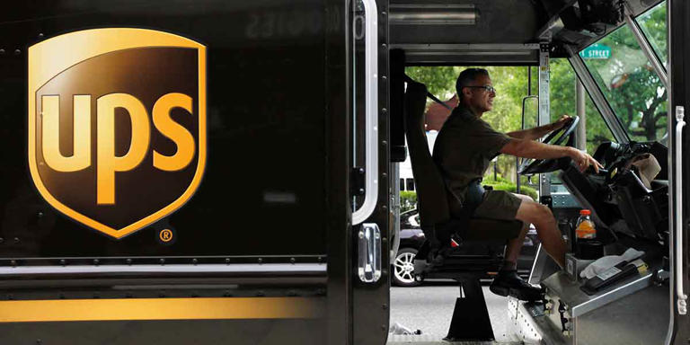 Paketleverantören UPS karvar bort 20 000 jobb