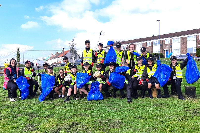 Litter patrol and life lessons meet at this mini-police project