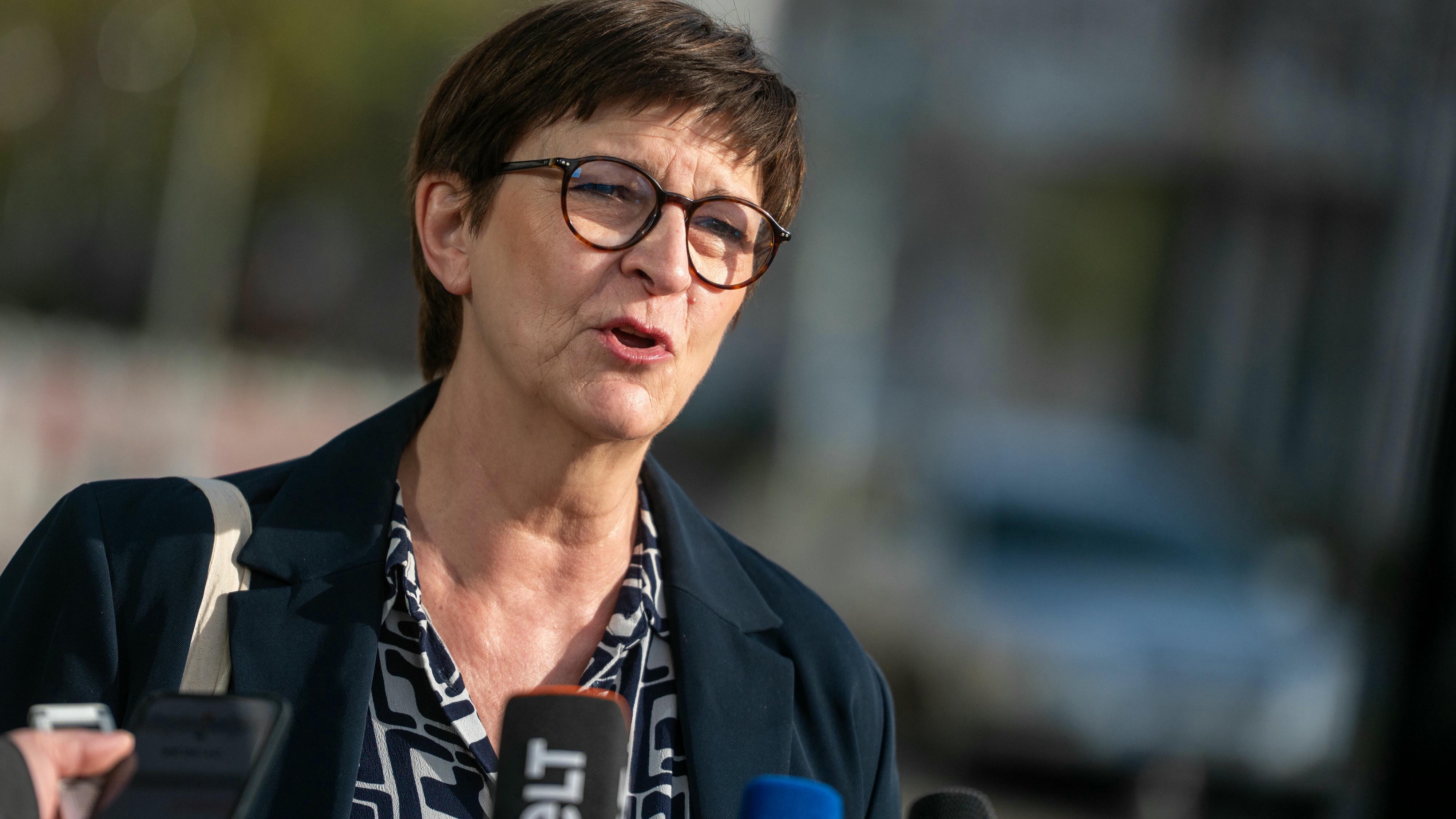 Saskia Esken: Familie, Karriere & Co. - Das ist die SPD ...