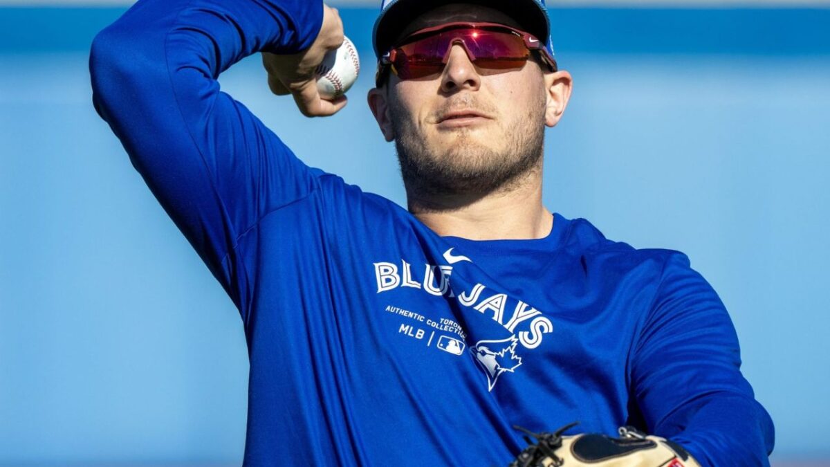 WATCH: Daulton Varsho’s INCREDIBLE back-handed catch leaves Jarren ...