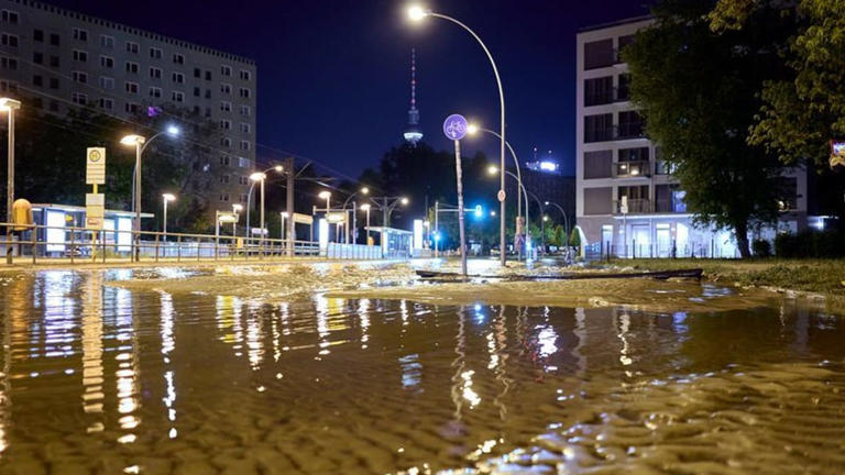 Berlin: Hauptleitung in Friedrichshain geborsten – wochenlange Reparatur