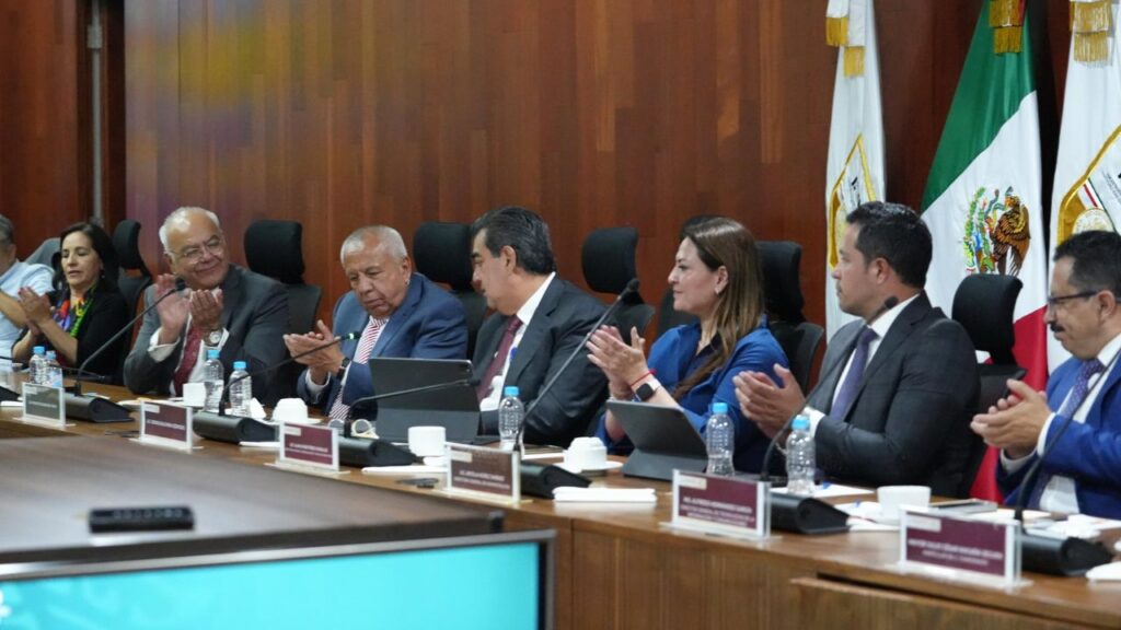 Hacen oficial salida de Francisco Garduño del INM