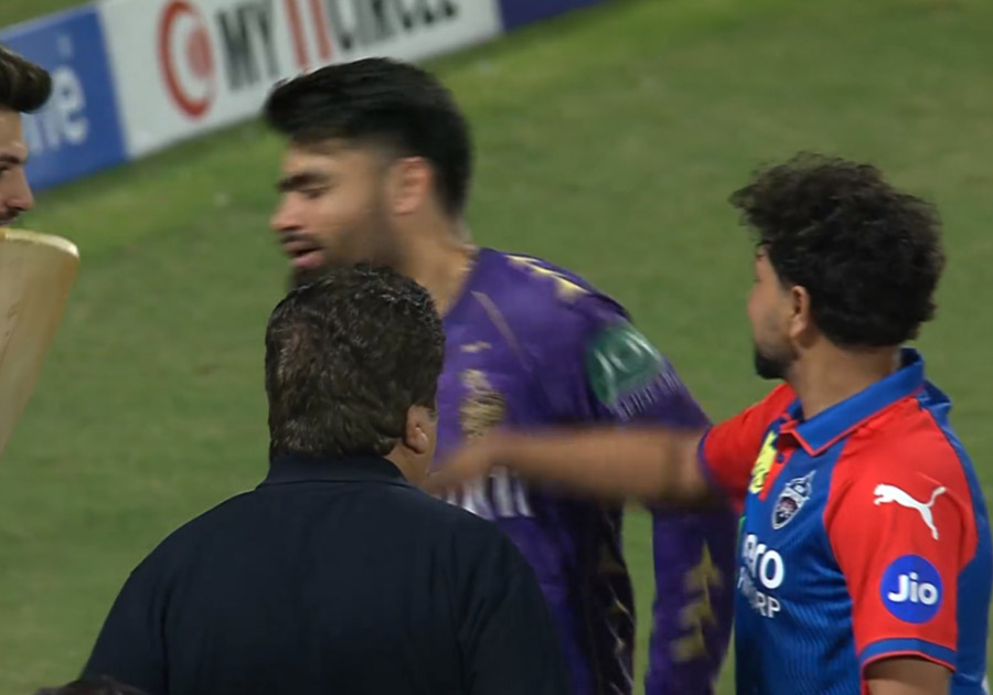 [WATCH] IPL 2025: DC, KKR clear the air after viral Kuldeep Yadav ...