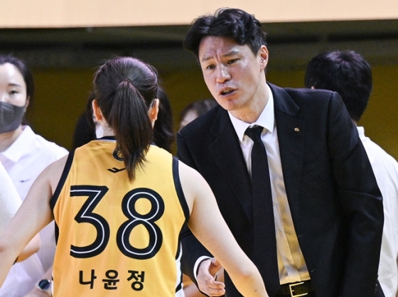 원주 DB, 'WKBL 10년 경력 베테랑' 진경석 코치 선임 "감독-선수 가교역할 기대"