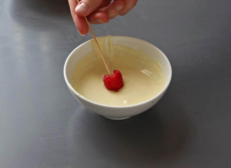 Franui with pistachio, delicious coated raspberries, melting and crunchy