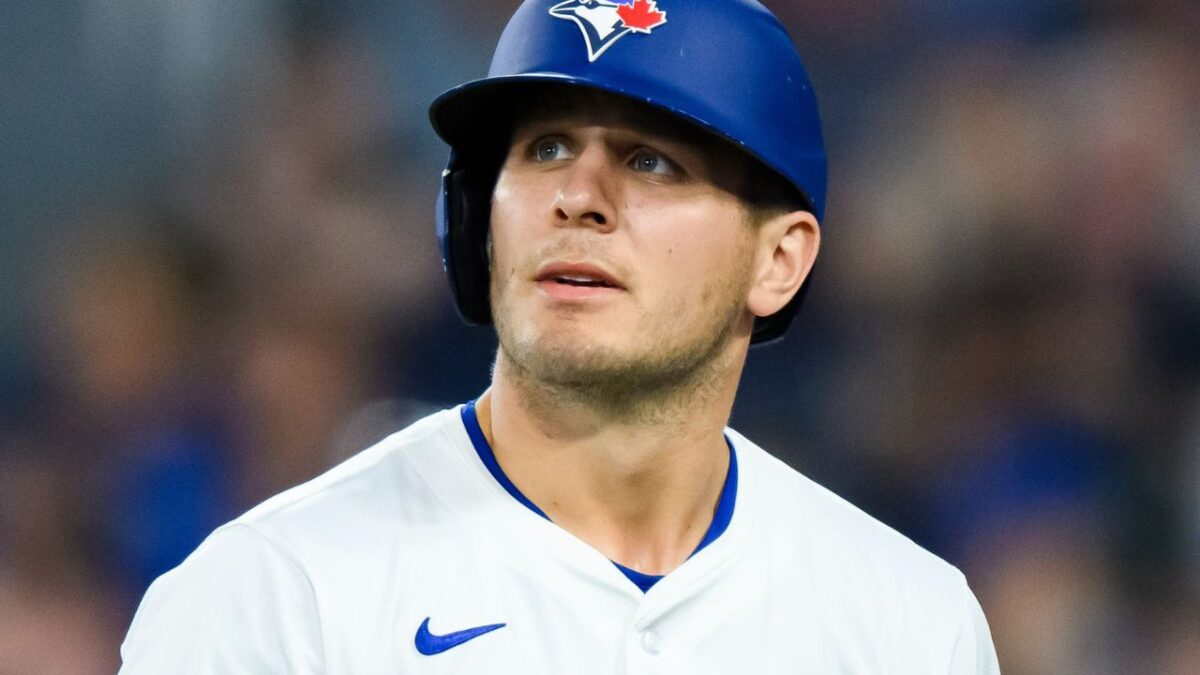 WATCH: Daulton Varsho’s INCREDIBLE back-handed catch leaves Jarren ...