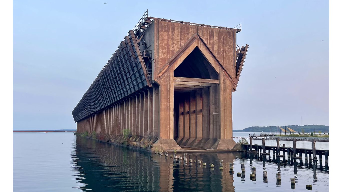Photographer captures Midwest and Rust Belt charm in new Chicago exhibit