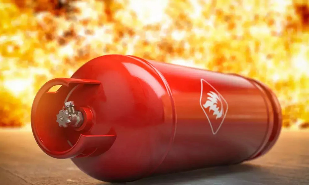 Blast from gas cylinder causes fire, 5 dead and 5 injured in Lahore