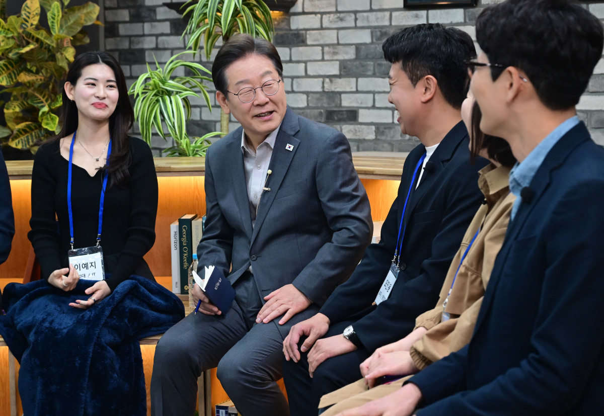 이재명 "직장인 OECD 평균보다 한 달 더 일해...절대시간 줄여야”