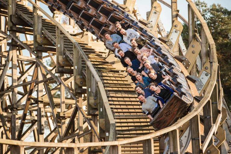 CNN Anchor Delivers Breaking News Live as Earthquake Strikes Istanbul