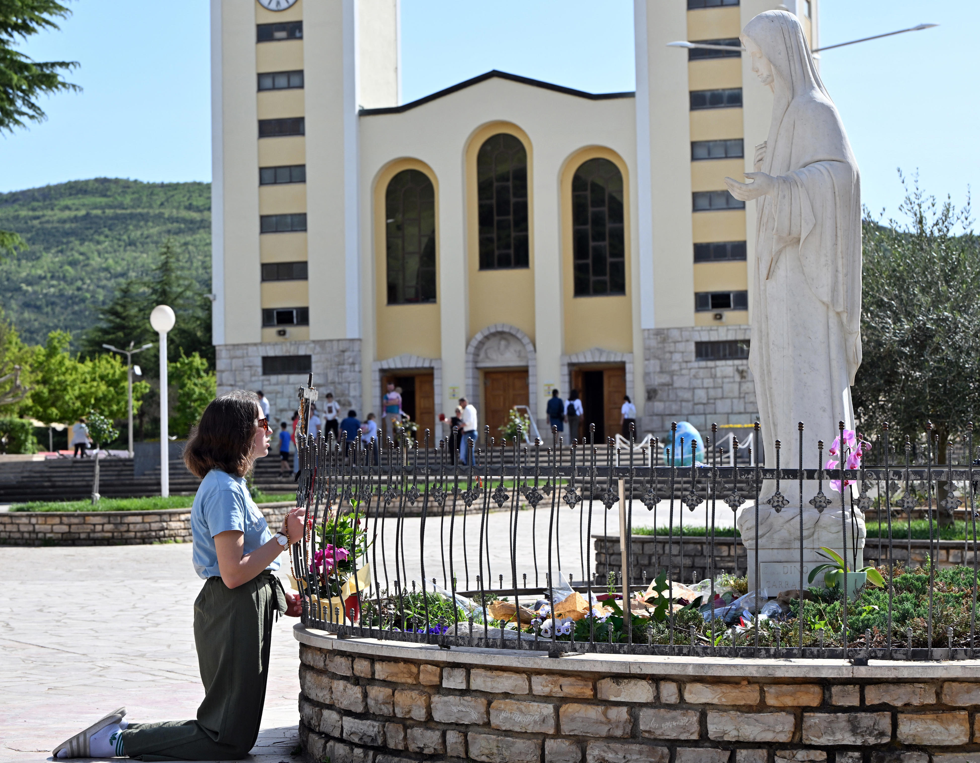 What do Catholics believe? Pope chosen in conclave will lead one of the ...