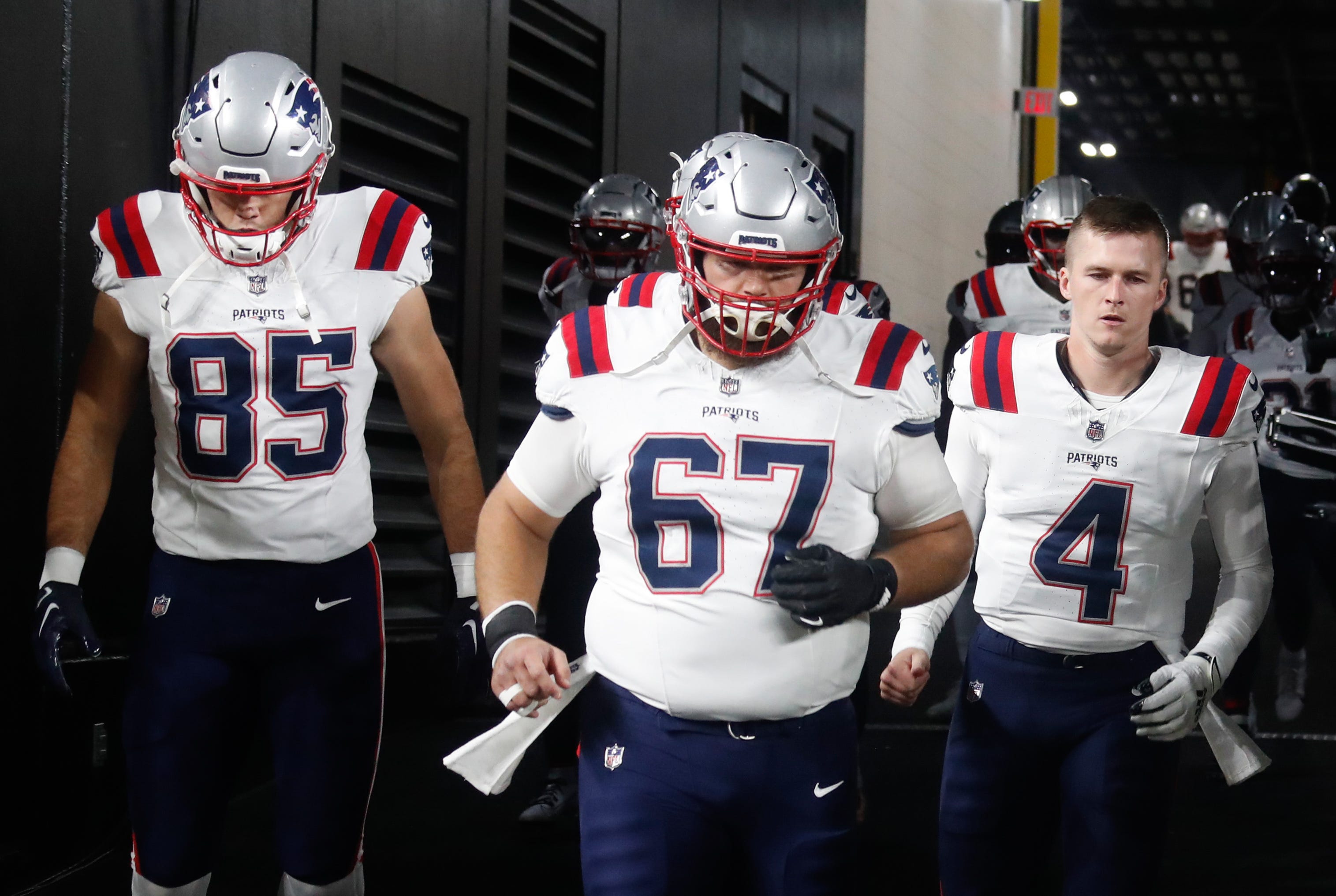 AFC contender lands recently released Patriots OL Jake Andrews
