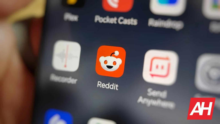 Reddit begins testing old school verification badges