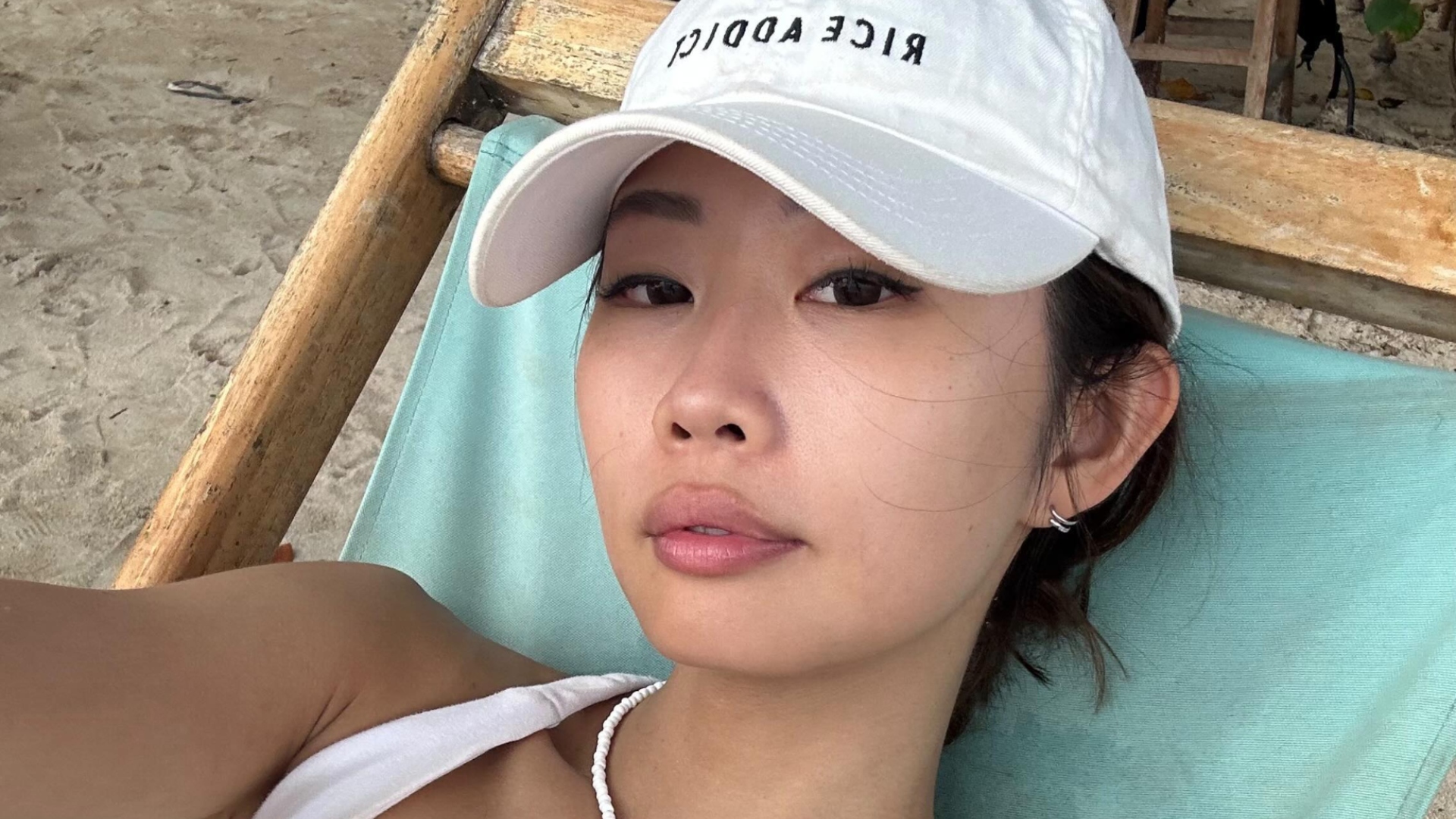 This 33-year-old Chinese influencer fascinates in a transparent outfit