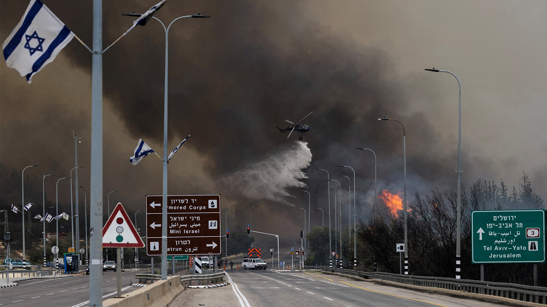 Drivers abandon vehicles after wildfire engulfs Israeli highway