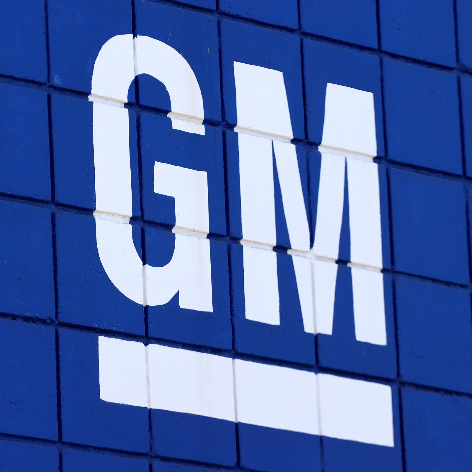 GM recalls nearly 600,000 trucks, SUVs over risk of engine failure
