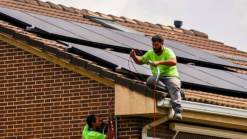 Your rooftop solar panels could be at risk from cyberattacks. Here’s ...