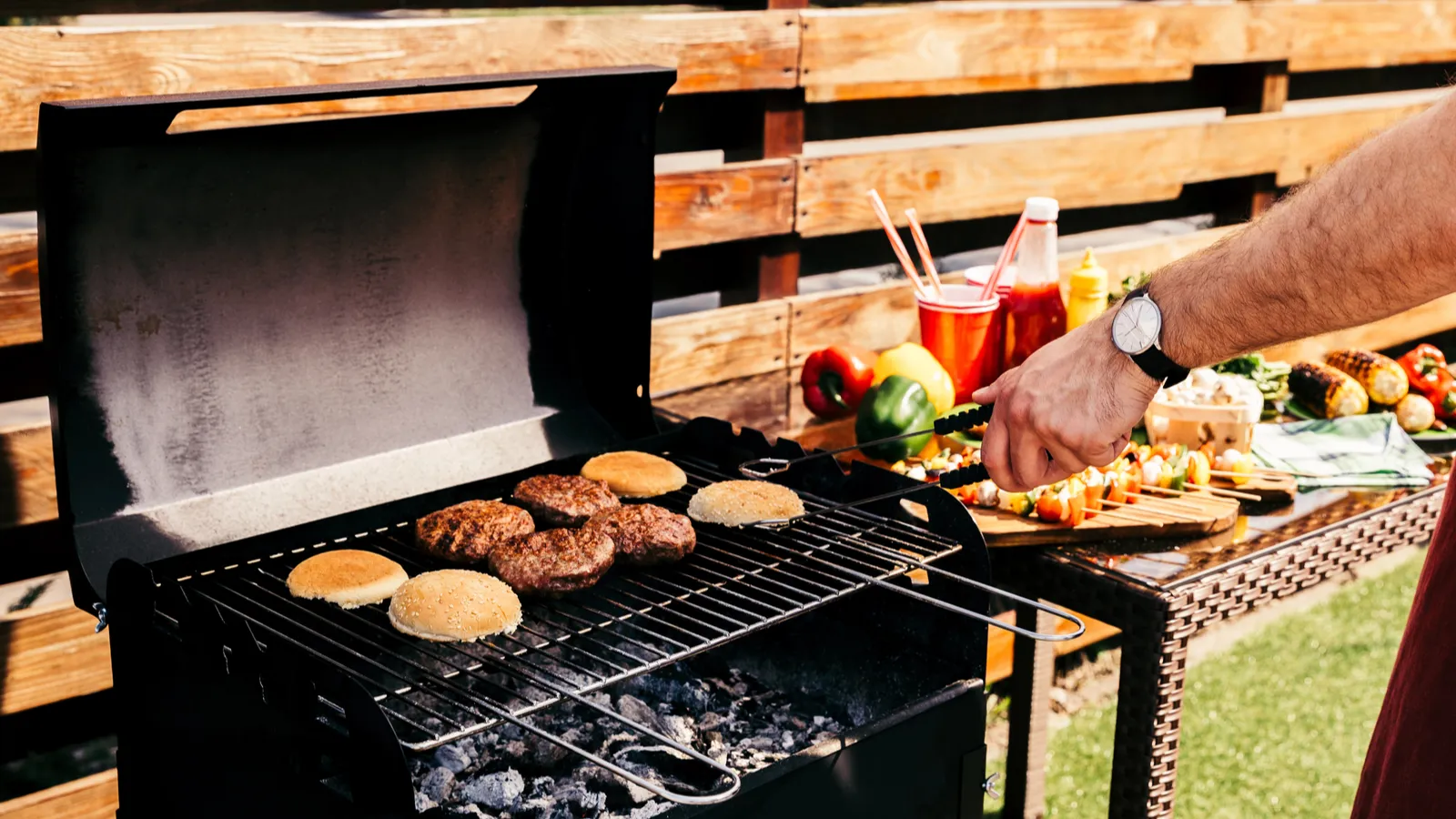 Outdoor Kitchen Ideas to Wow Your Guests