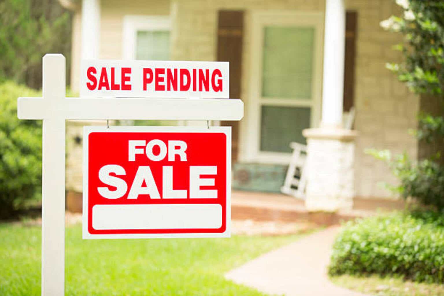 Pending home sales climb 4.0% in August, easily beating consensus