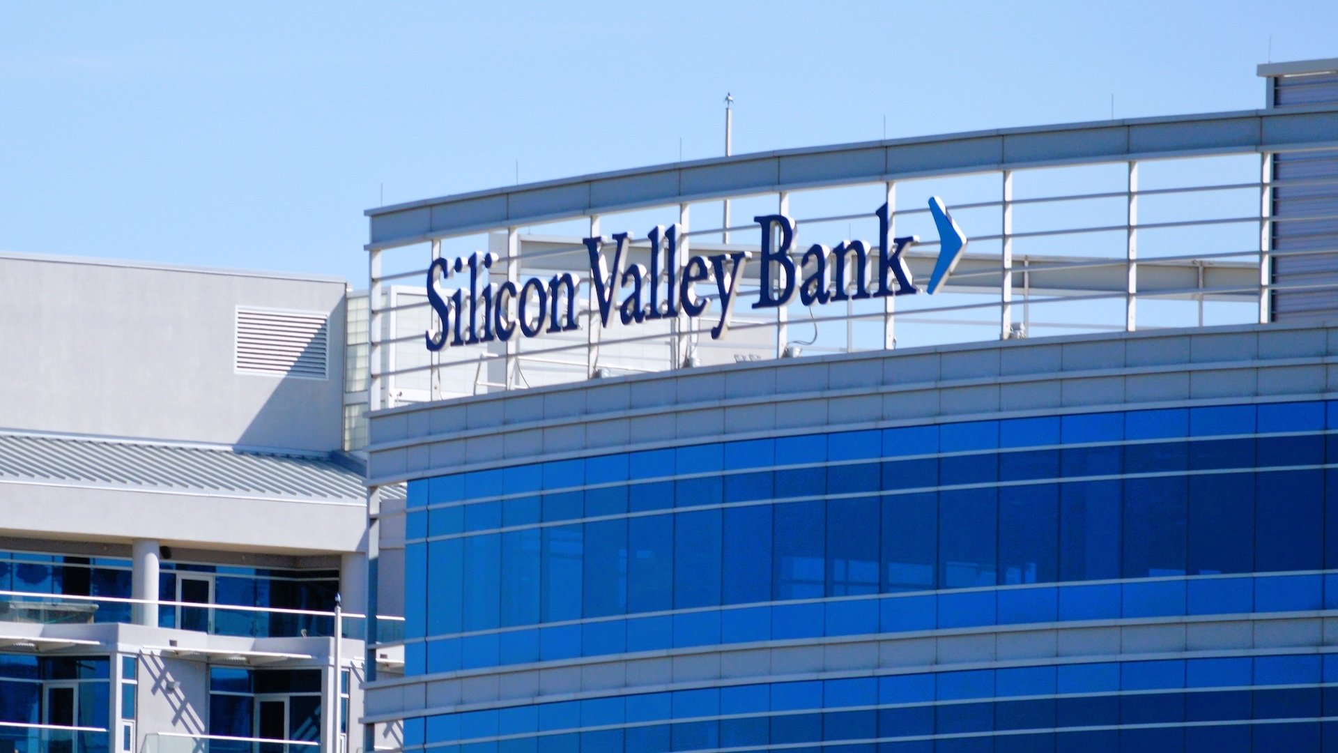 Six Signs Your Bank Is About to Fail (and What to Do About It)