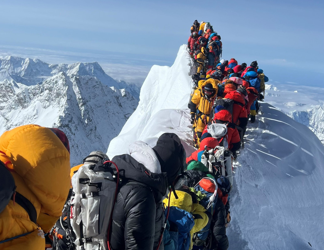 Rescue Efforts Underway for Hundreds of Hikers on Mount Everest