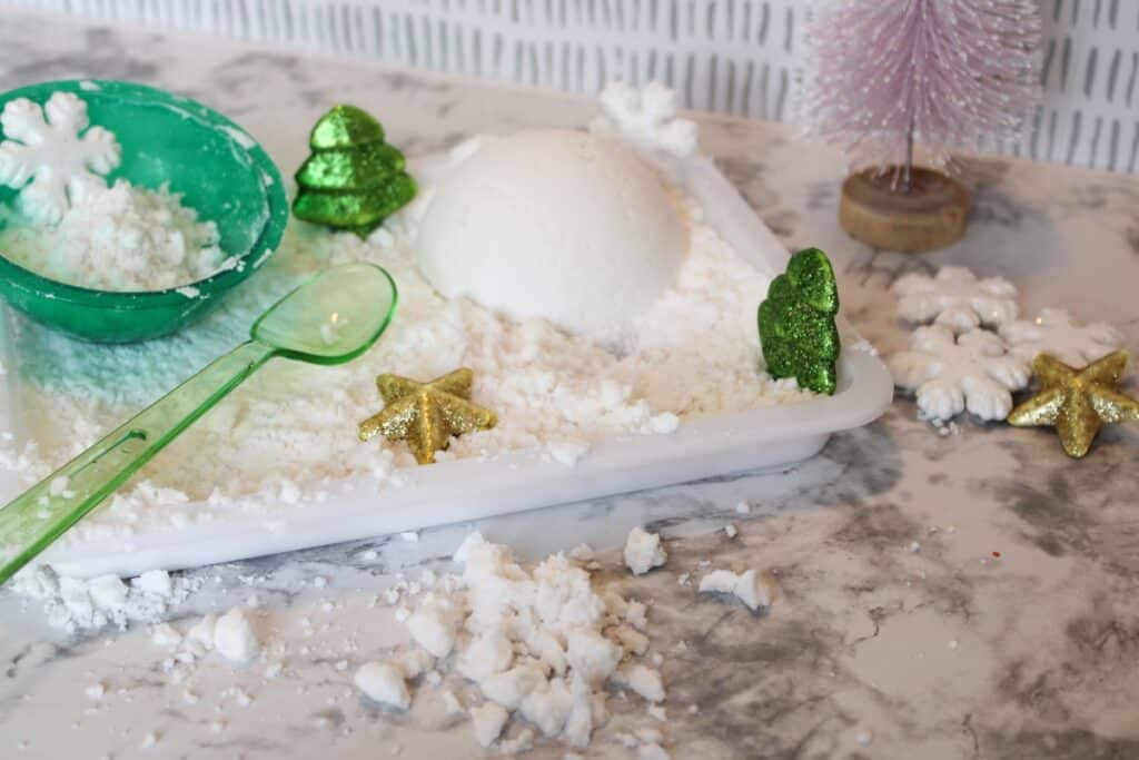 How to Make DIY Fake Snow for Toddlers with 2 Ingredients