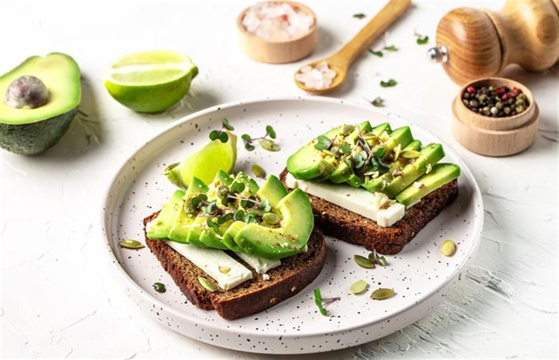 28 healthy eating habits to improve your diet