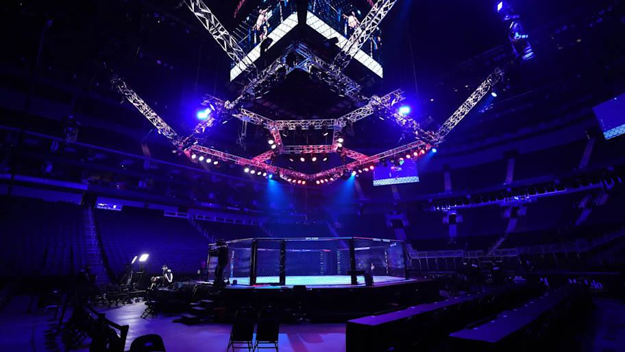 UFC Des Moines headliner slept future Hall of Famer with incredible ...