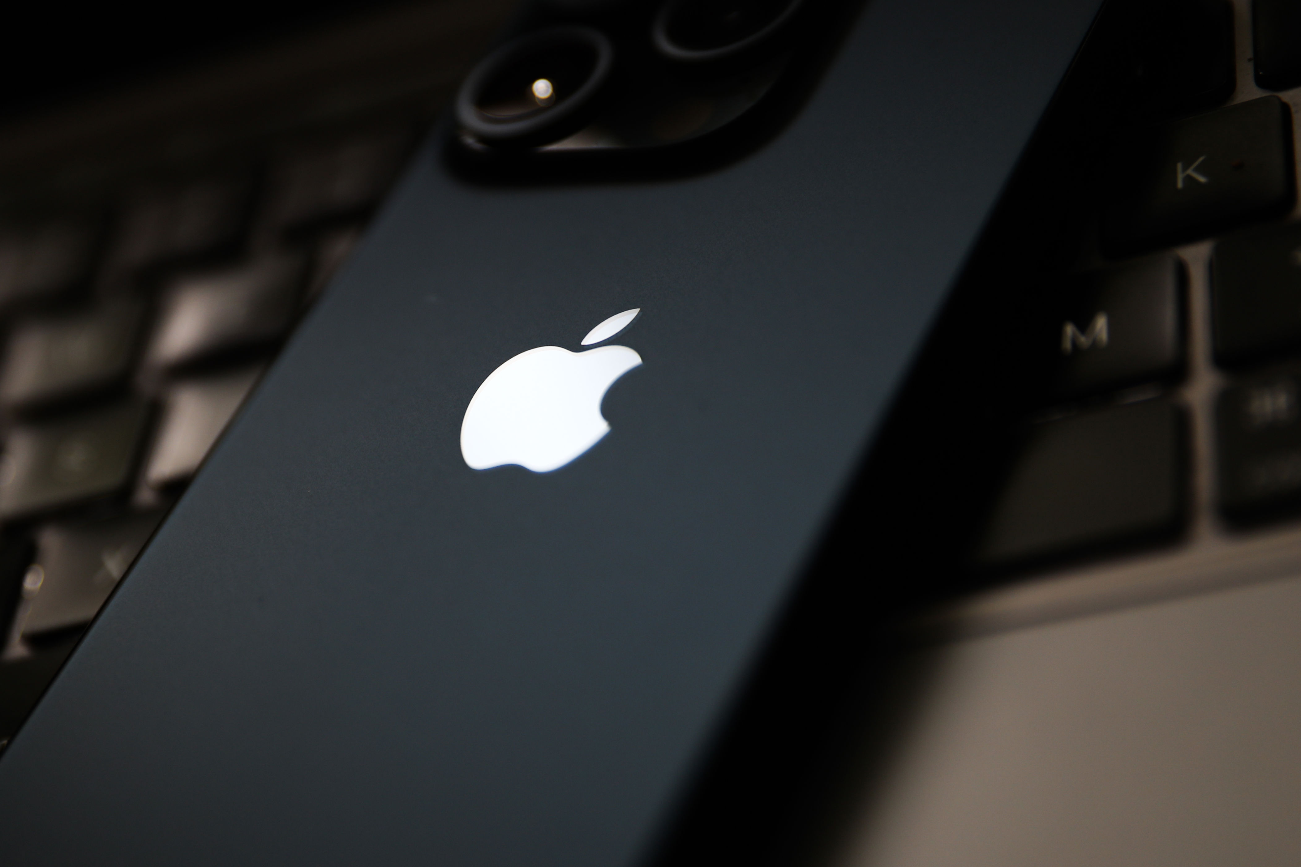 Apple sends out spyware attack notifications to targeted users