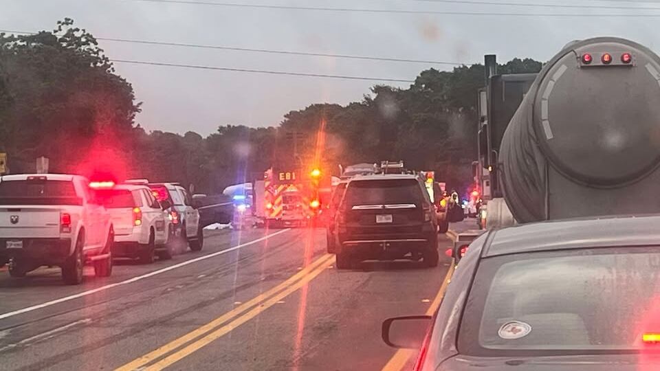 Highway 105 crash near Navasota kills 1, injures 4