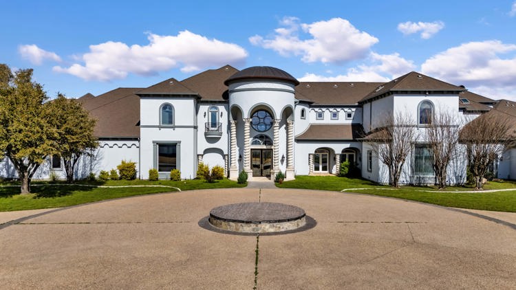 Deion Sanders' former home listed for sale in Prosper. Take a look inside.