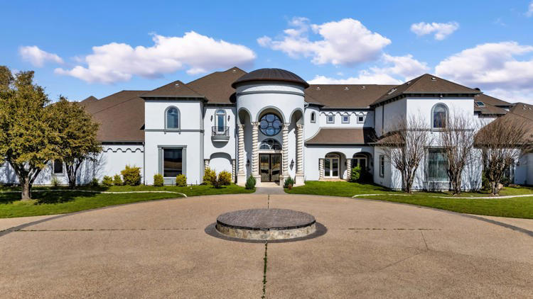 Deion Sanders' former home listed for sale in Prosper. Take a look inside.