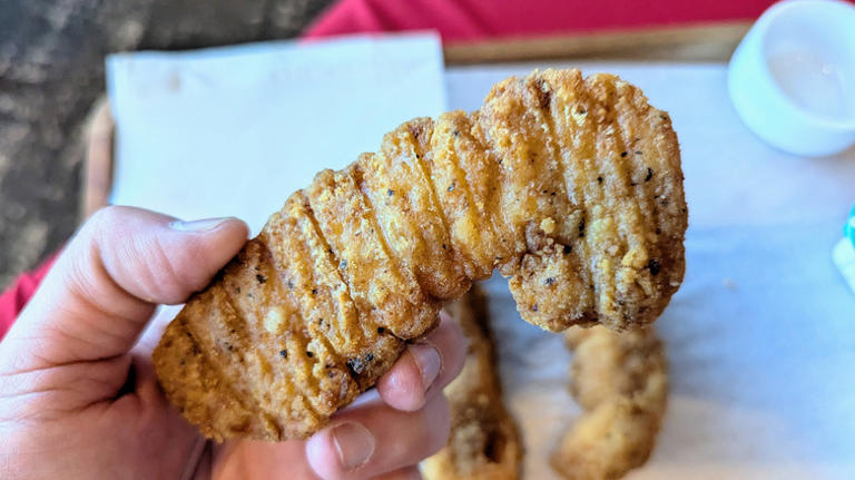 McDonald's New McCrispy Strips Don't Stand Out From The Fast Food Fried ...