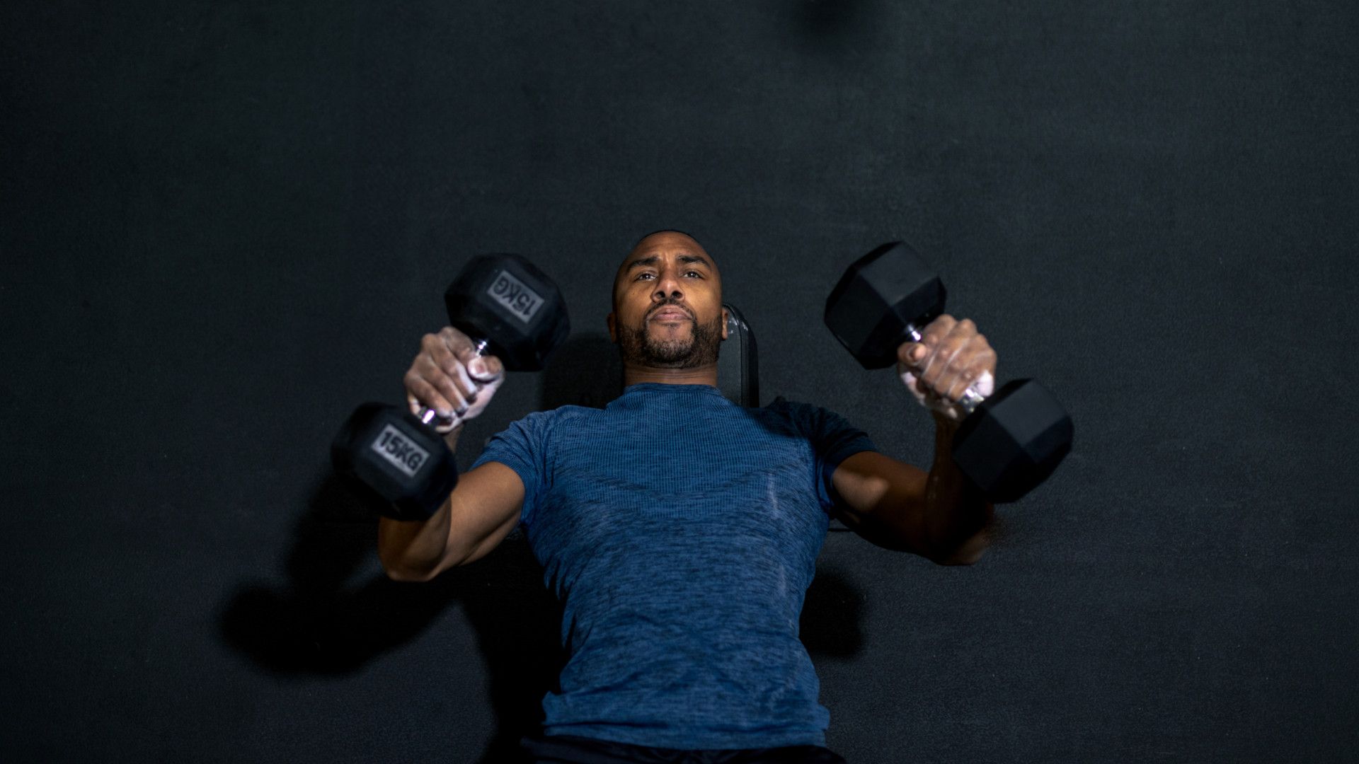 Two dumbbells and this four-move wrist-friendly workout for upper body ...