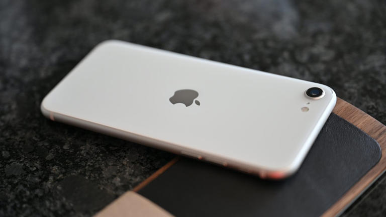 iPhone average price rises despite shift away from Pro models