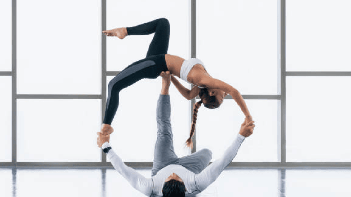 Give It a Try! Acroyoga for Beginners, Here's What You Need to Know