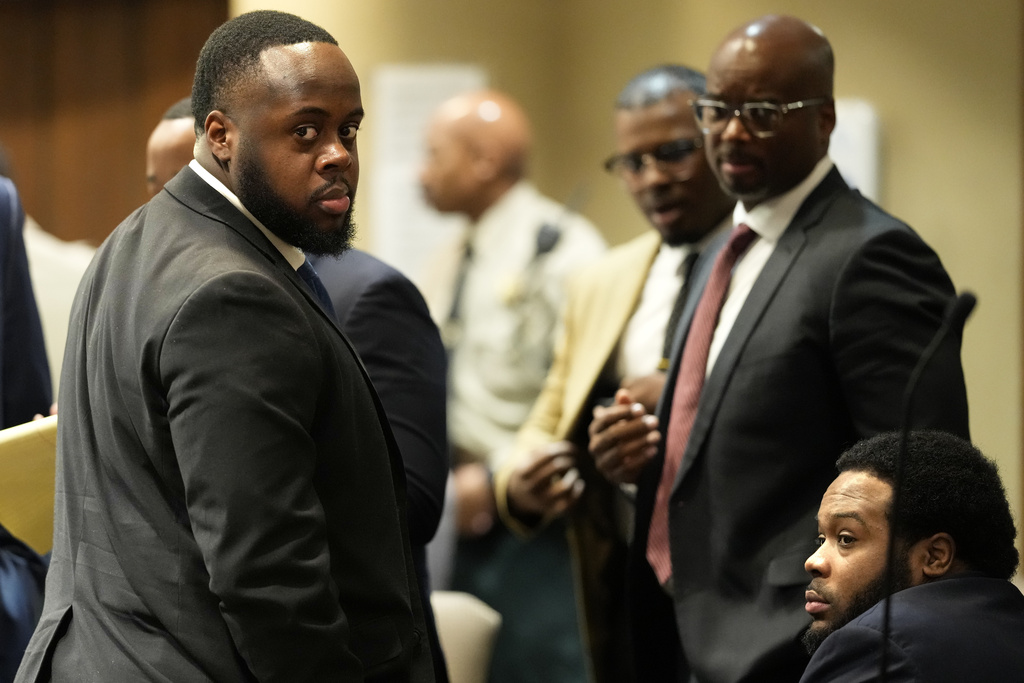 Investigator: Ex-Memphis officer took photo of Tyre Nichols after fatal ...