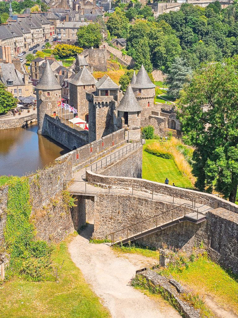 7 Forgotten French Castles That Are Somehow More Stunning in Ruins
