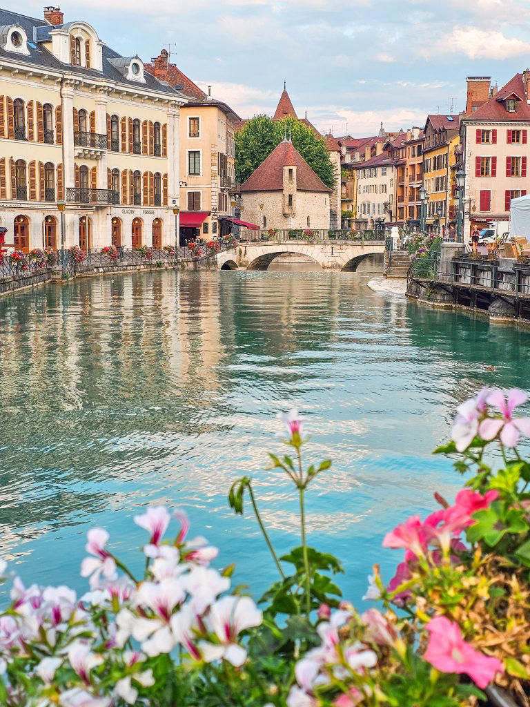 25 Everyday French Customs That Feel Totally Foreign to Americans