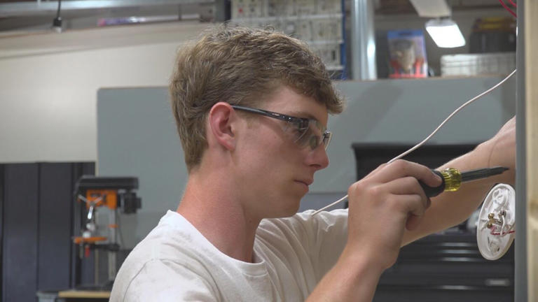 Page County Technical Center student wins electricians state championship