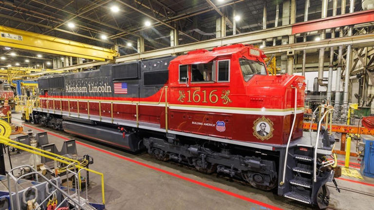 Union Pacific unveils Lincoln-themed locomotive in Arkansas