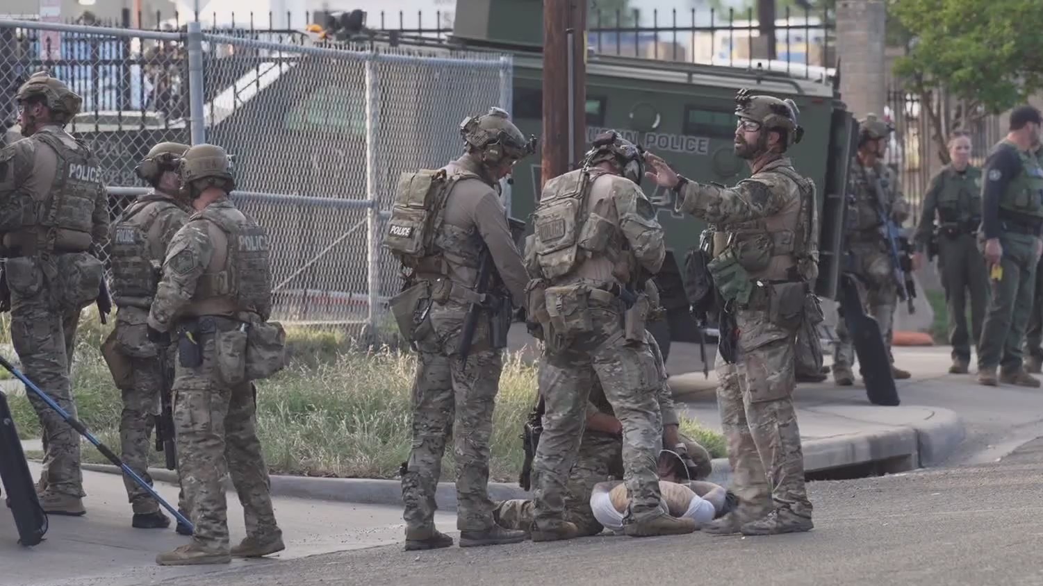 Man detained by APD after SWAT situation in east Austin