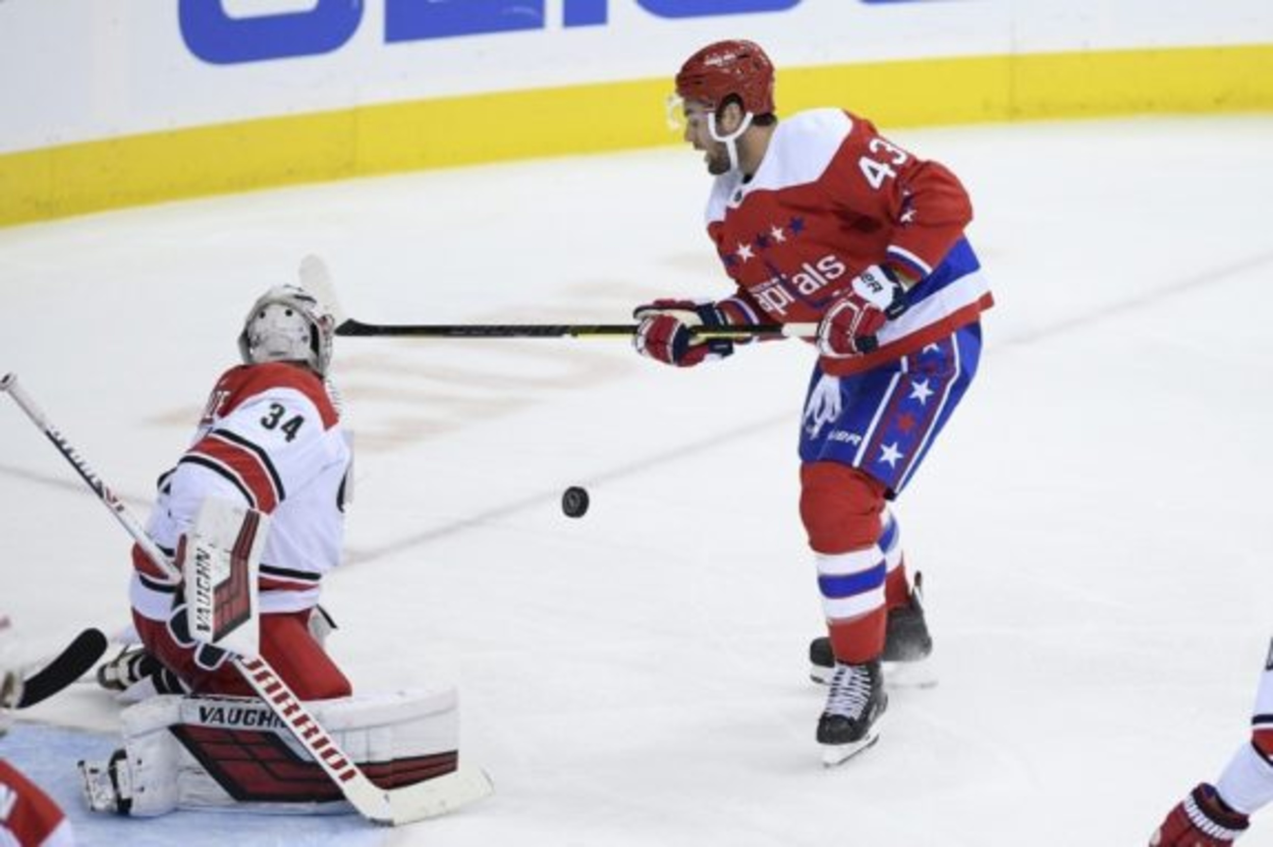 Capitals Move to Round 2 With 4-1 Win Over Canadiens in Game 5