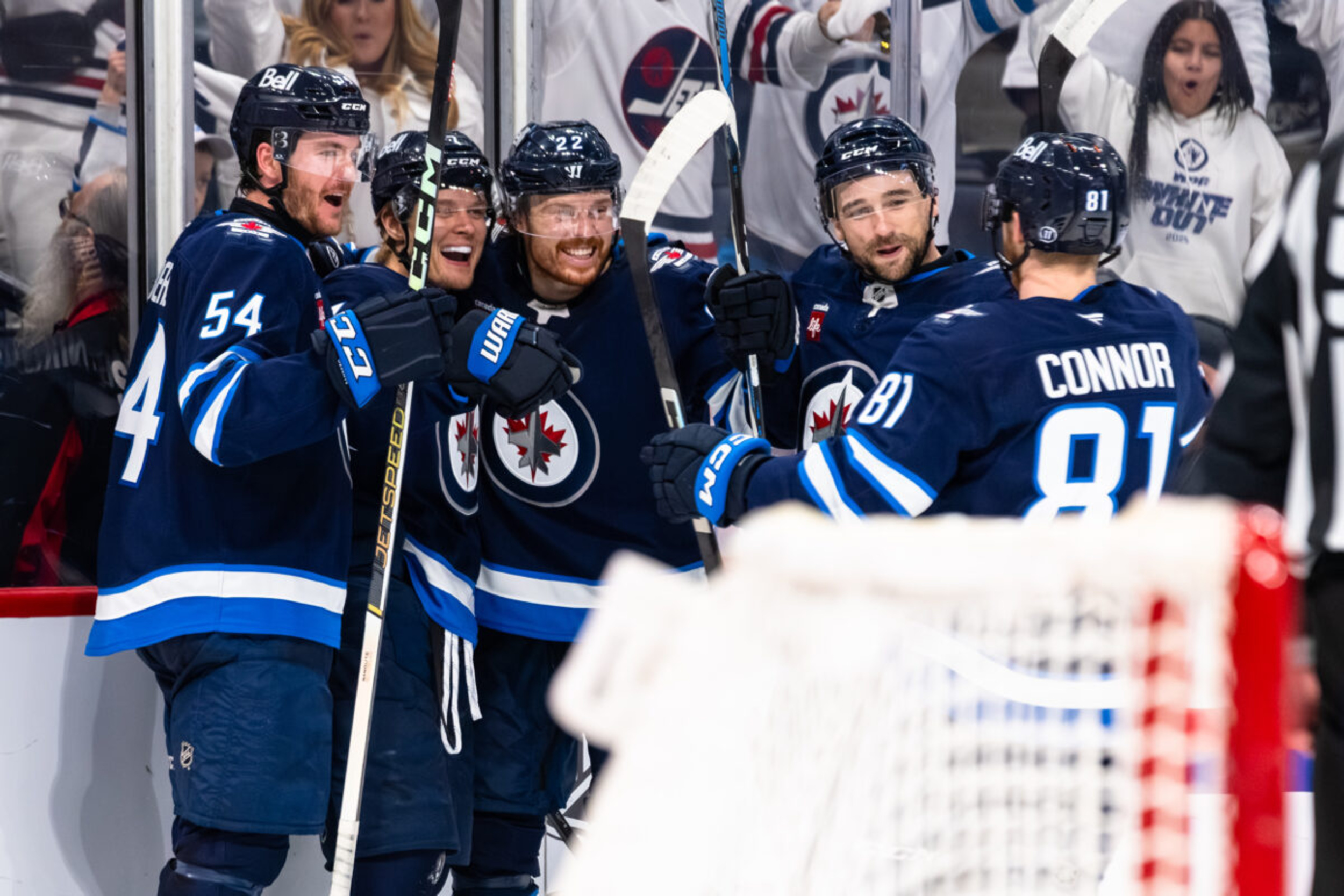 Jets Rebound in 5-3 Win Over Blues in Game 5